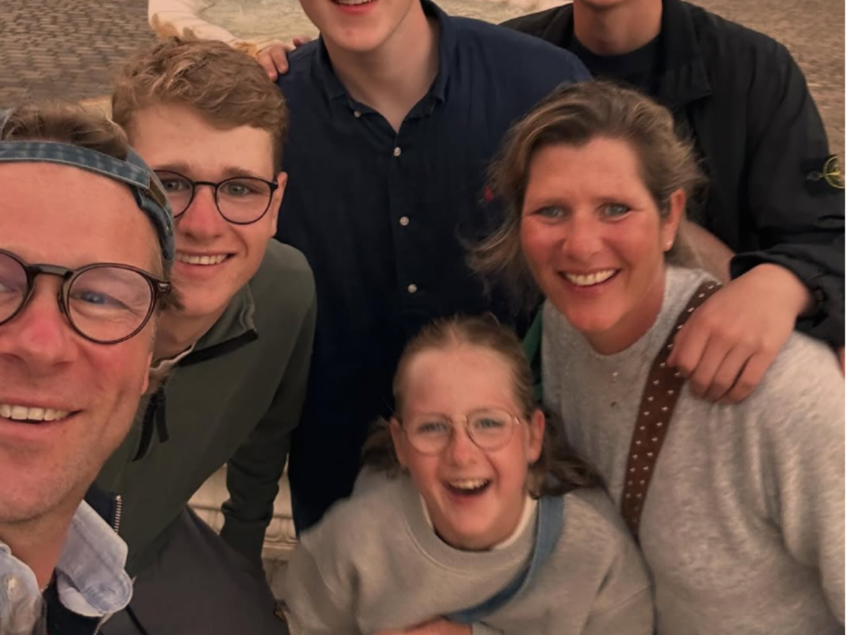 Zó combineert Leo Alkemade zijn drukke leven met vier kinderen | Mamaplaats