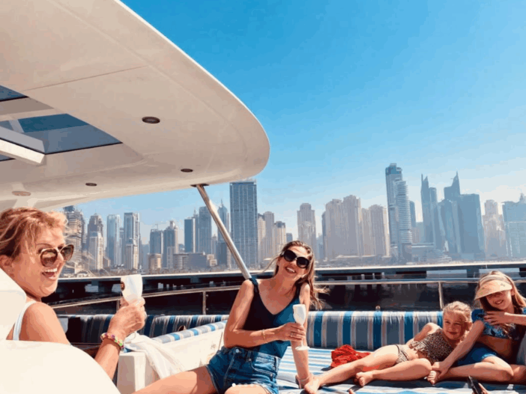 Bo Wilkes zit met gezin vast in Dubai: “Vannacht geschuild in een ...